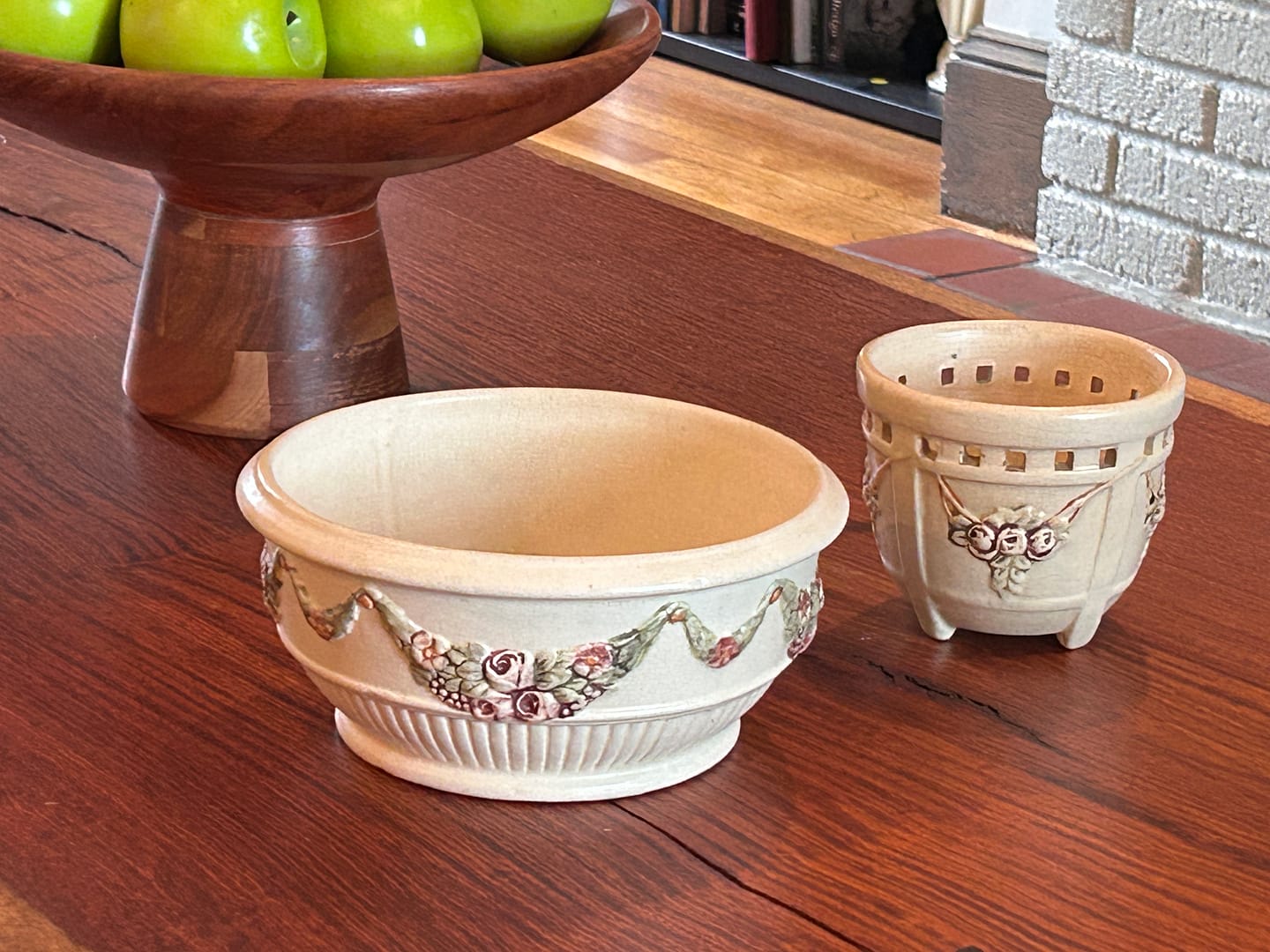 Weller Pottery Roma Pattern Bowl and Planter, Set of Two - Hunt Estate ...